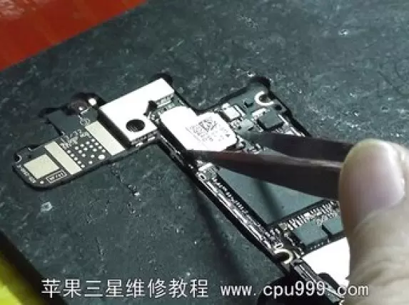 iPhone手机主板维修,苹果iPhone无线网wifi故障换wifi教程