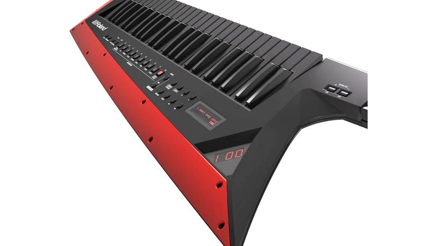 Roland(罗兰)发布超酷的 AX-Edge 肩背式键盘合成器(视频)