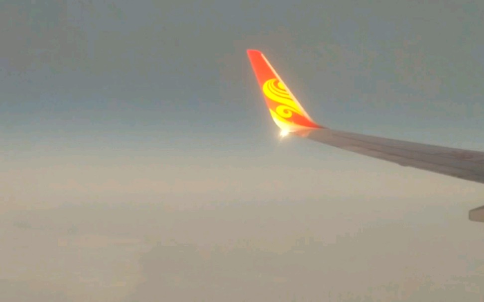 天渐渐黑,飞机左后侧POV