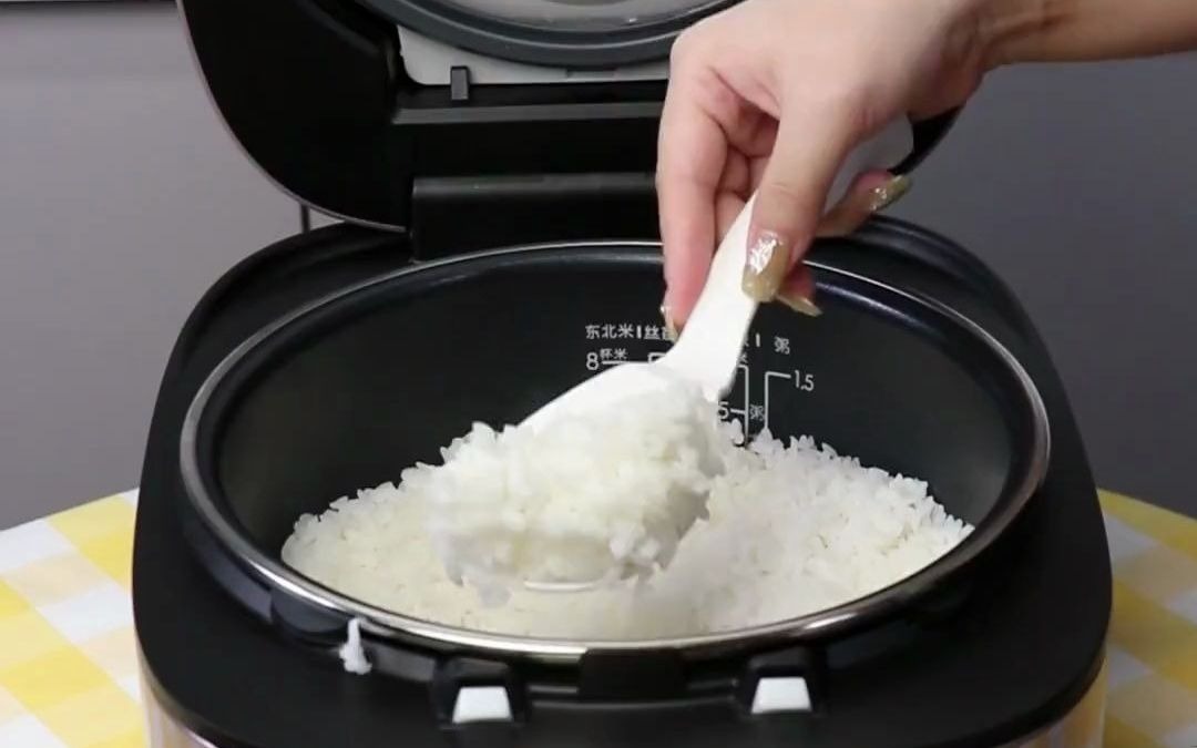 ...锅,高颜值的电饭煲 这款美的 电饭煲一定不要错过。 厨房家用小电器