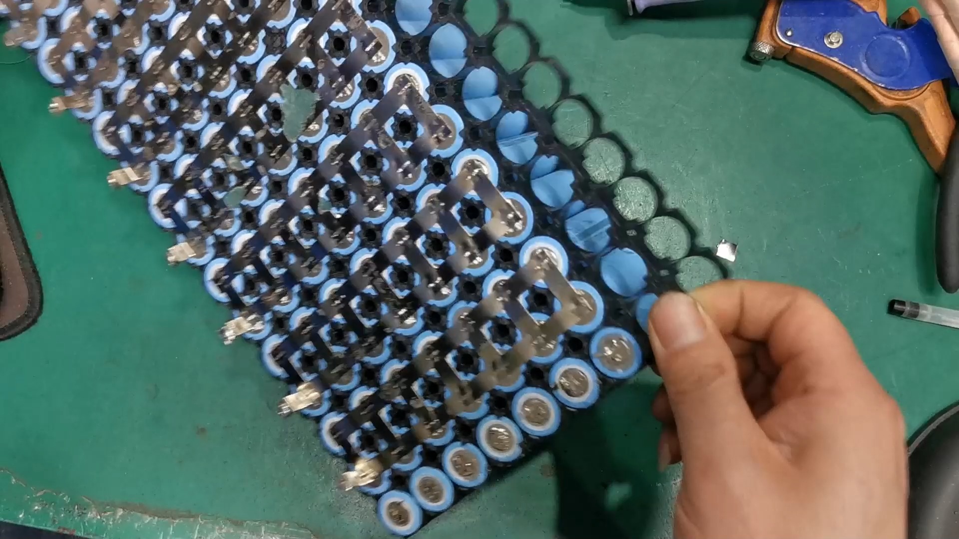 换一组电动车电池!数量加多,容量加大