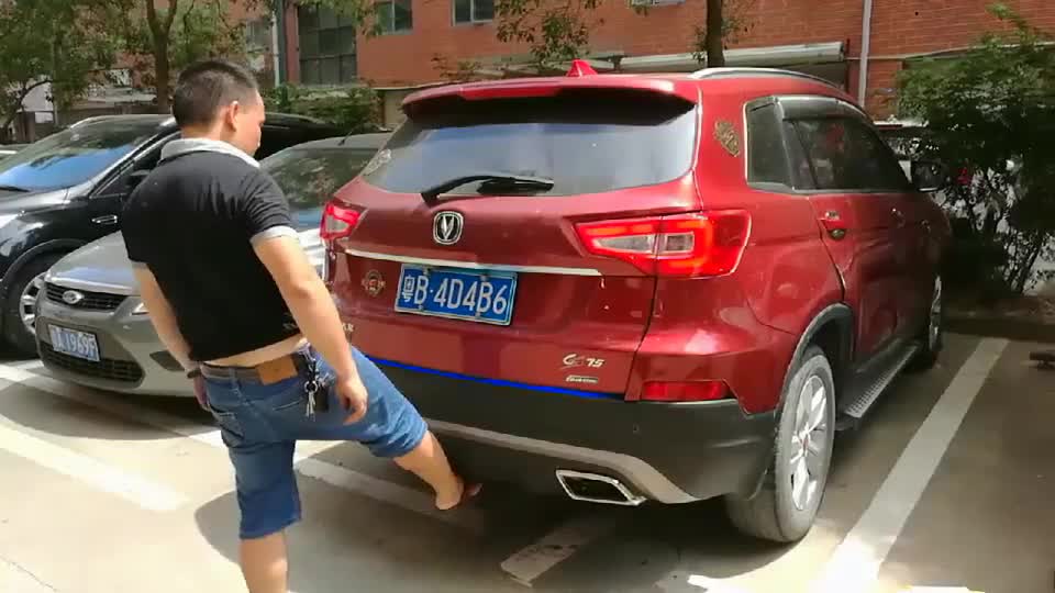 感应式电动尾门,对于爱购物的女性朋友,是个.【来自懂车帝车友圈】