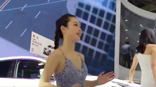 上海车展时碰到一位美女车模,当场给大家跳了一支舞,感觉怎么样呢?