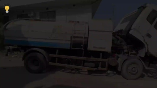 洒水车逆袭变身百吨巨兽!