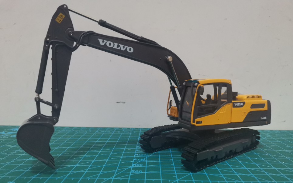 【模型开箱】一个会开挖掘机的口琴手的日常,沃尔沃EC220D挖掘机...