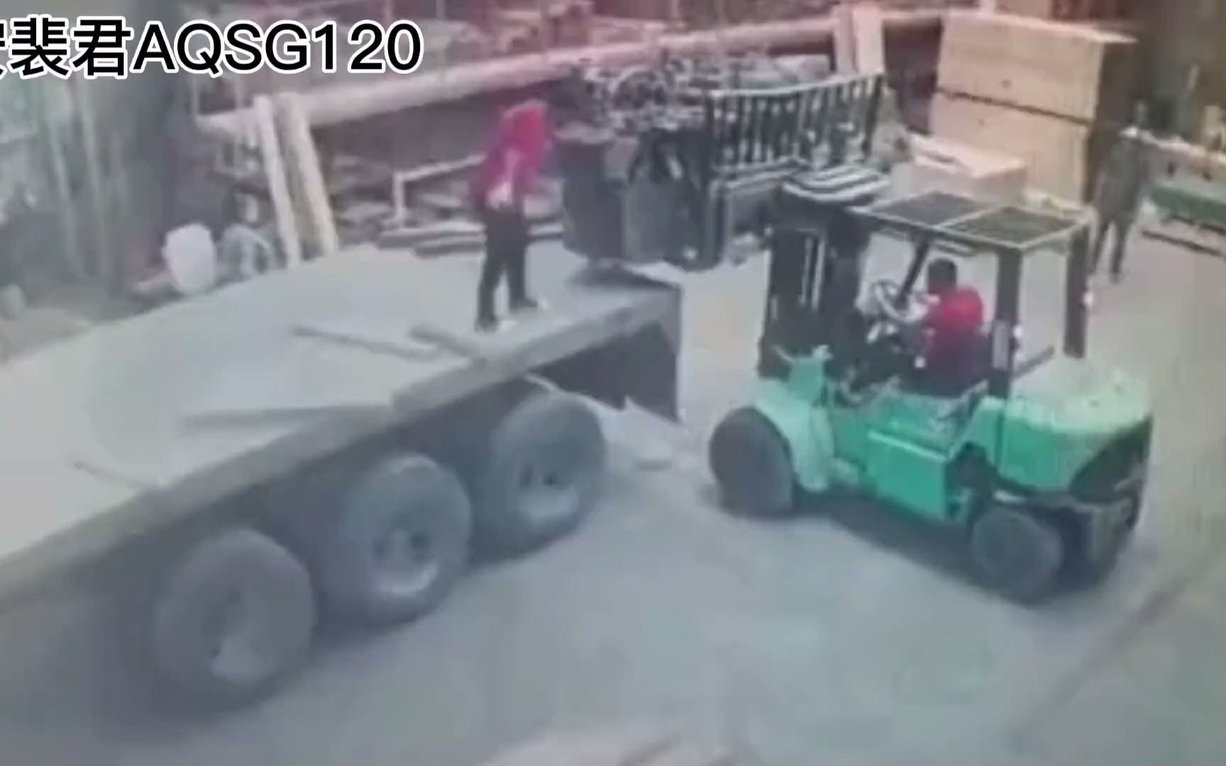 相比模具,这砸到人就完了