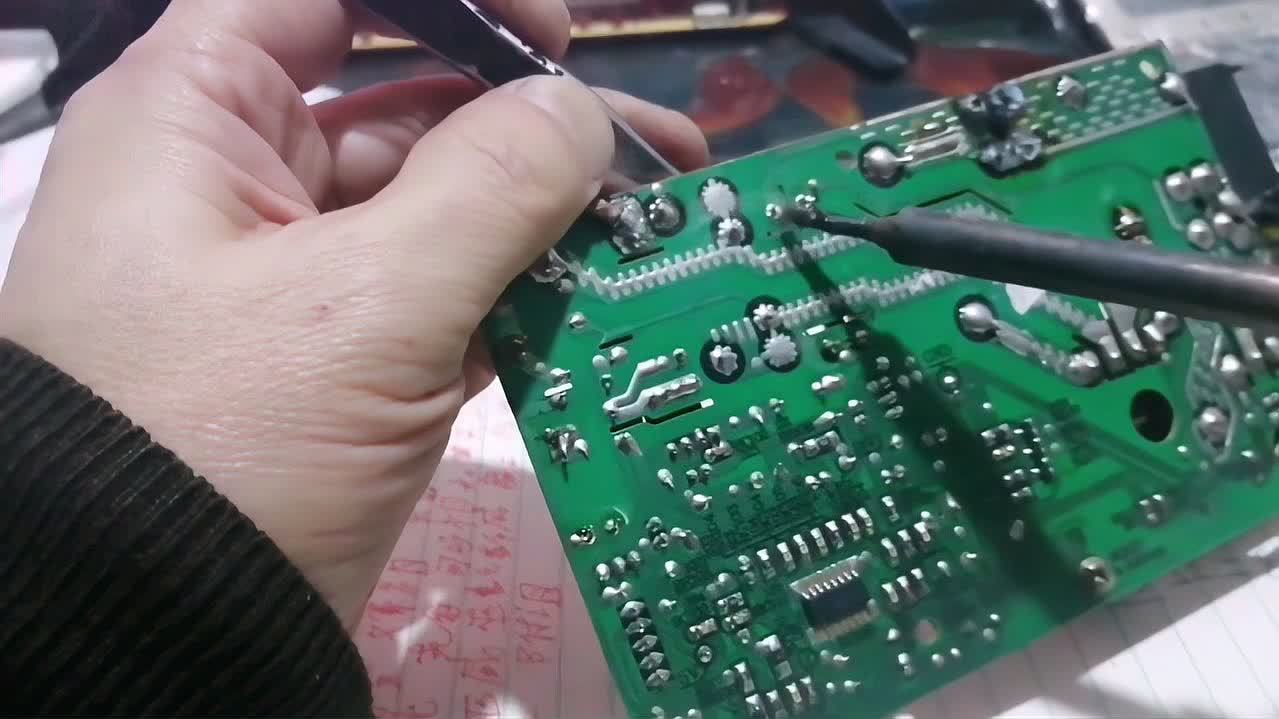 电磁炉显示E0只要找到这几只关键元件,一般多数都能轻松解决