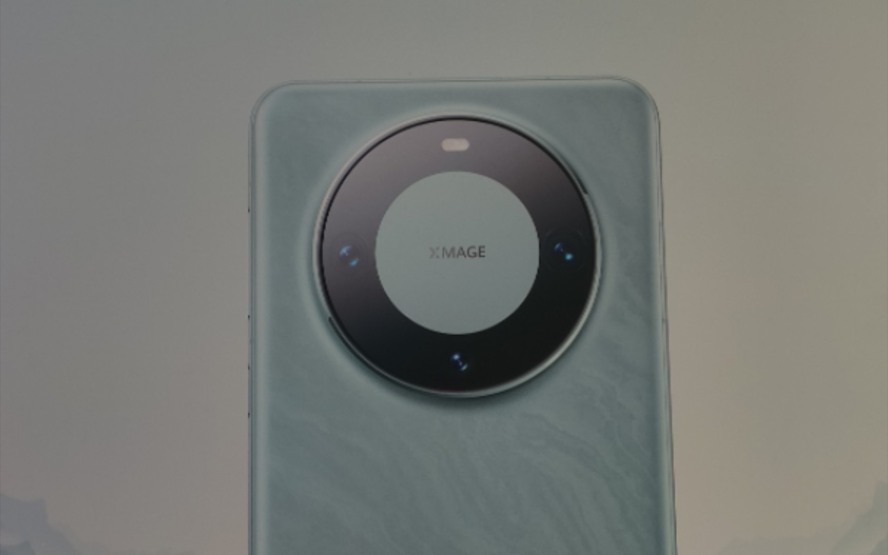 偶然看见华为mate 60 线下取货,买Pro必须买碎屏险?