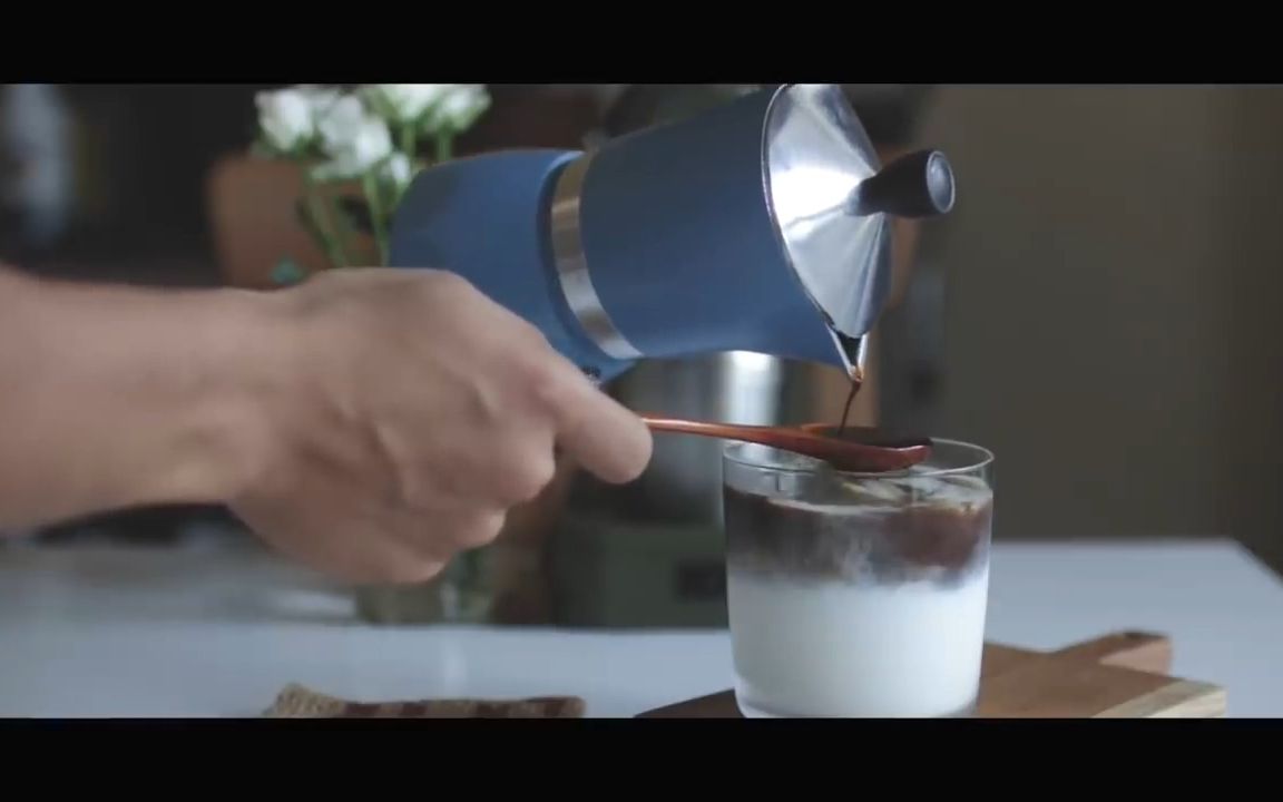 【coffee mint】夏日蝉鸣下用摩卡壶做一杯冰拿铁