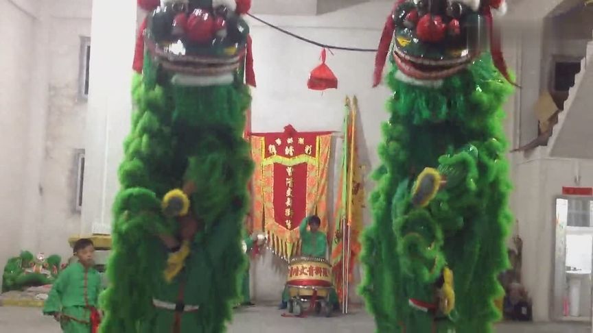 高难度舞狮表演,真帅气!