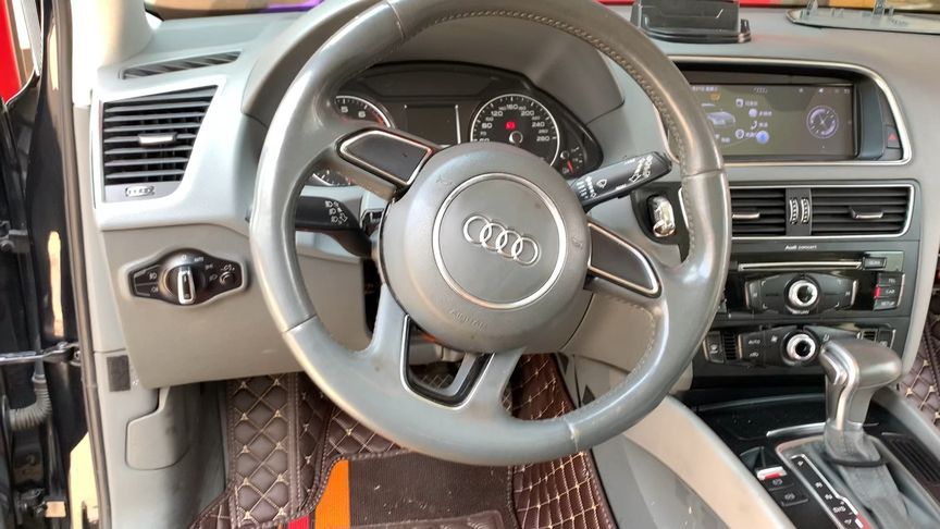 14款奥迪Q5升级改装多功能方向盘,定速巡航,替换式氛围灯