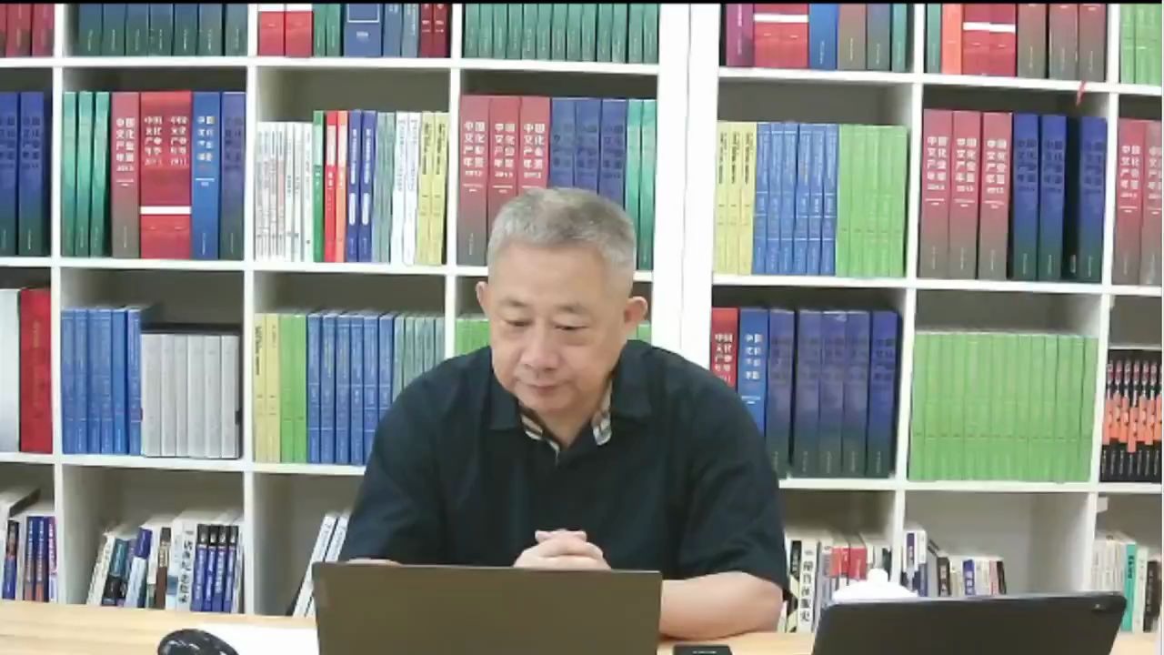 ...把论文写在大地上——文化产业管理学院研究生基本素养与就业前景