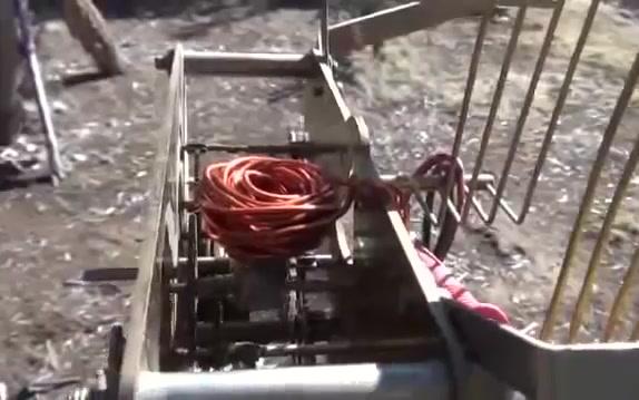 【废土科技】老式挂钟再利用,DIY一个重力发电机,废土手机充电持续...