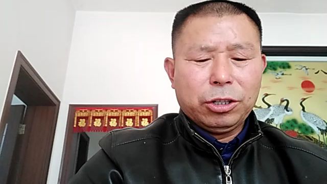 传达党中央会议精神。