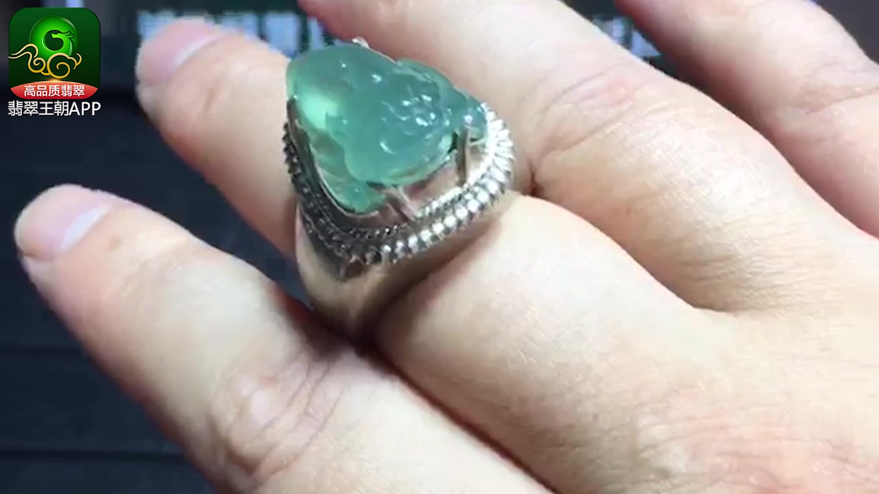 翡翠王朝高品质翡翠戒指糯冰种晴水绿金蟾戒指招财神器