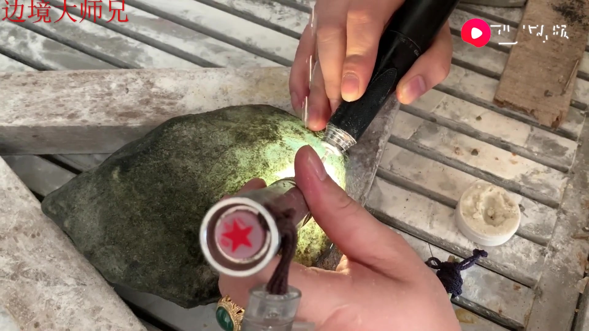 缅甸6200万缅币淘回的翡翠开出了手镯,大家说涨还是垮?