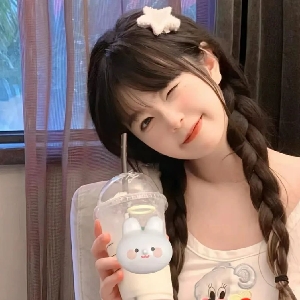 咬一大口冰淇凌 