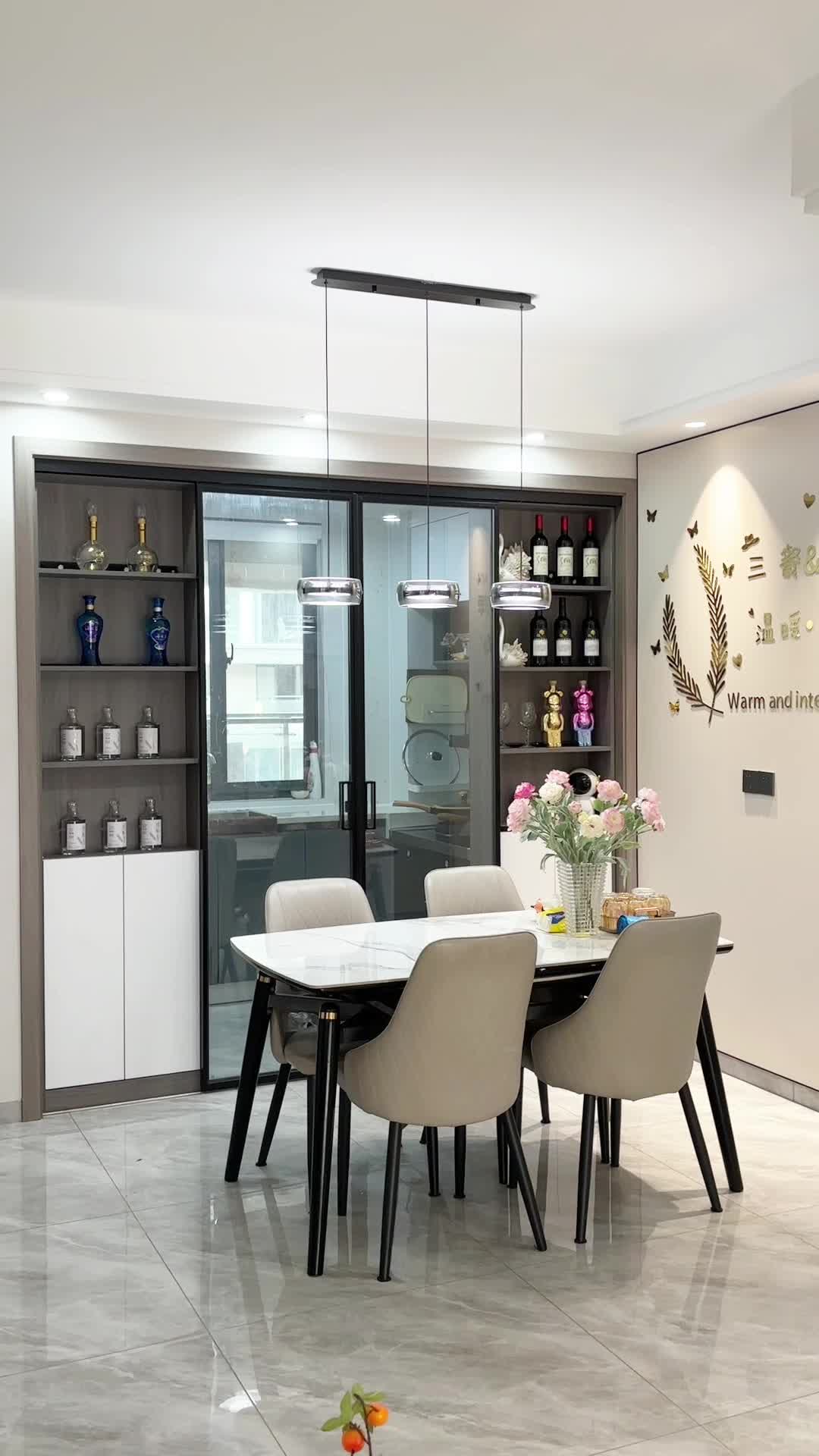 ...中间过道1.2米,柜子深度21,地轨的轨道,没有占用厨房的空间,小厨房的...