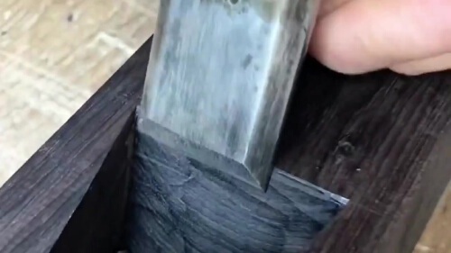 这才是纯正的工匠手艺,木工老师傅这样把玩刨子