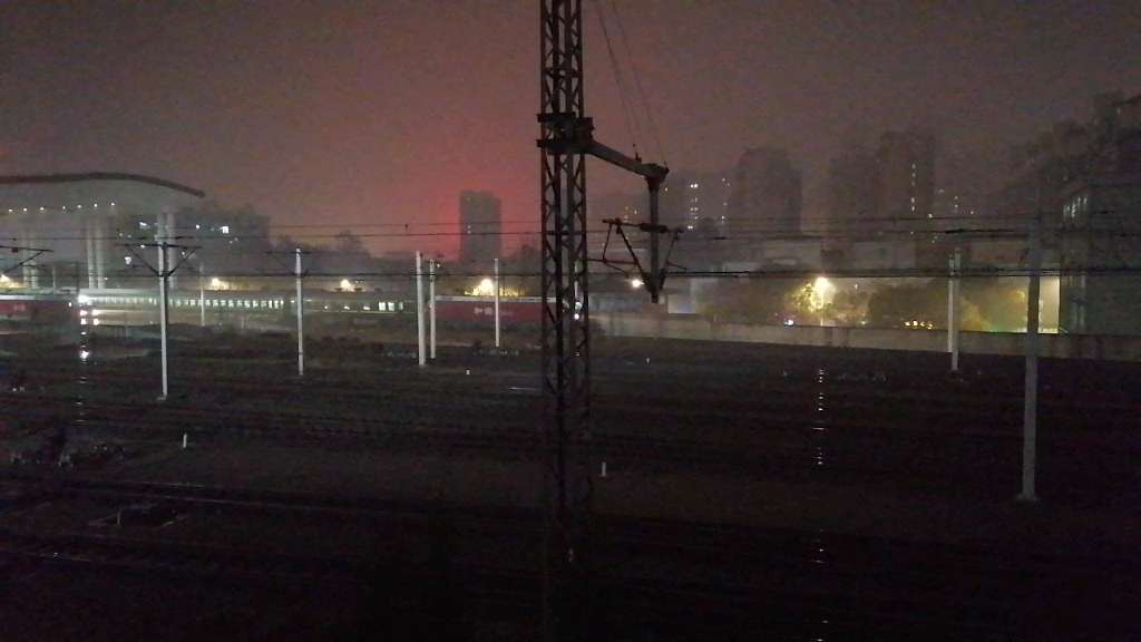 T95次列车与T306次列车会车