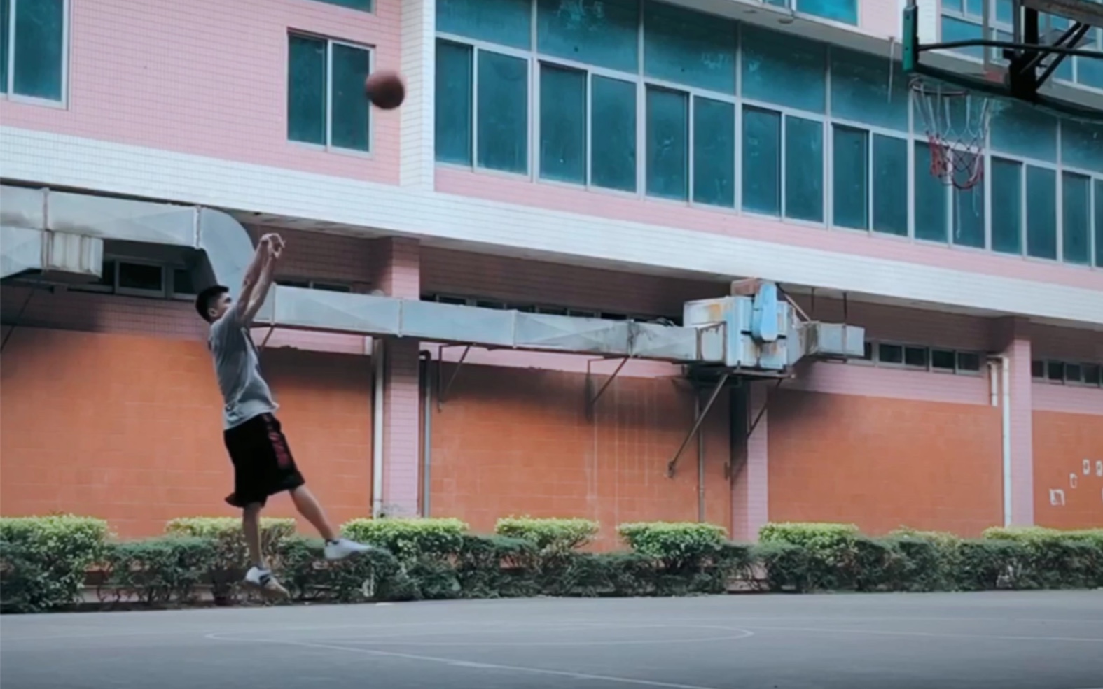 分享我的投篮动作