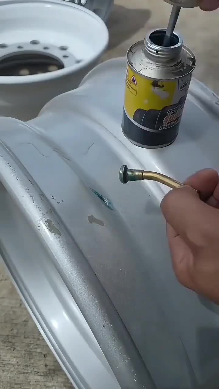 汽车气门芯用久漏气?原来是安装方法有严重错误!