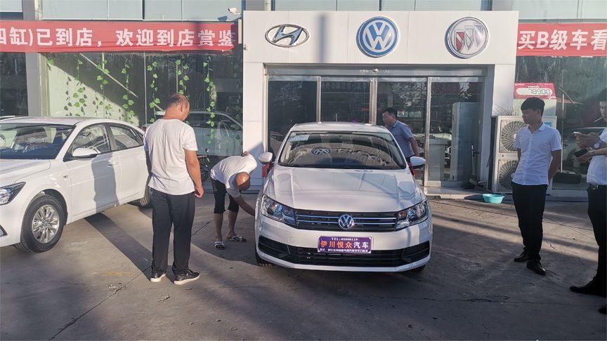 大哥人生第一辆车买的大众桑塔纳,手动挡裸车6万块,这车怎样?