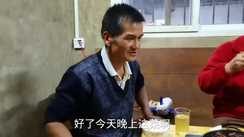 爸爸召开家庭会议,父子俩意见不和,到底该听谁的好?