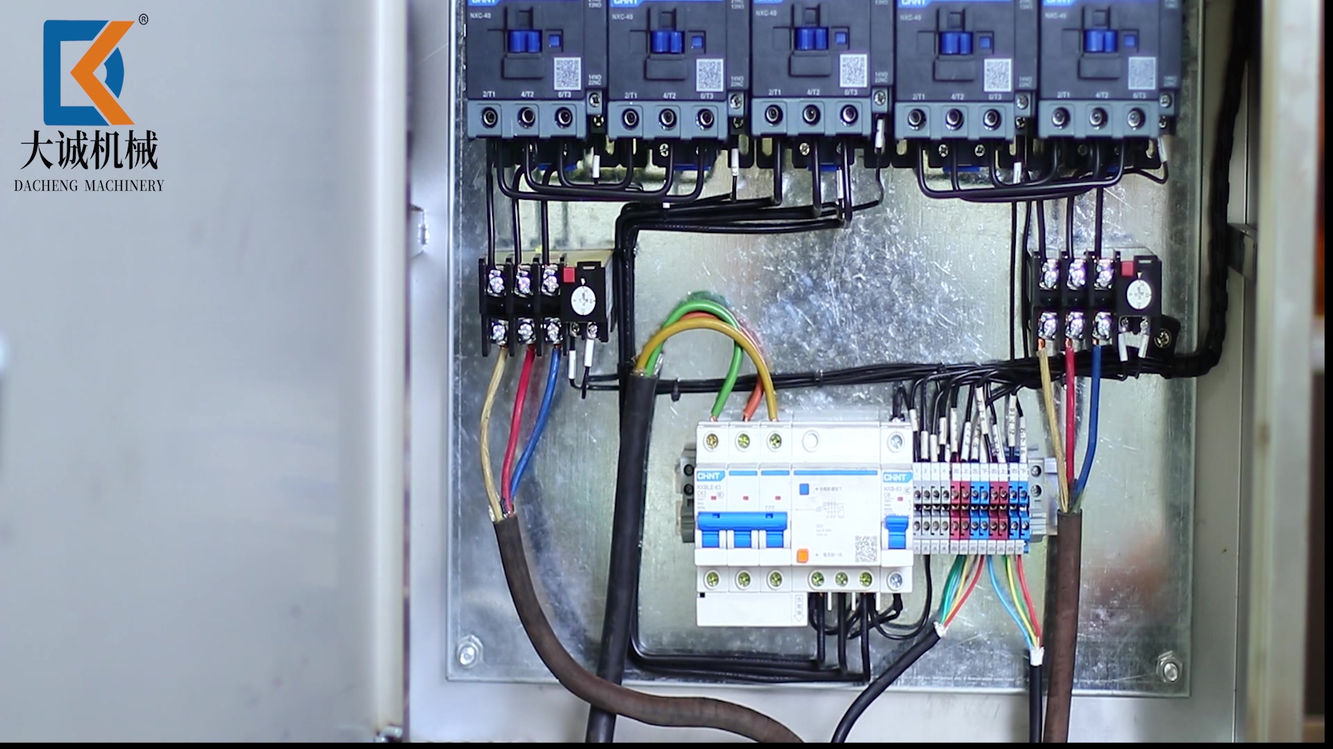 物料提升机电控箱电源线连接方法