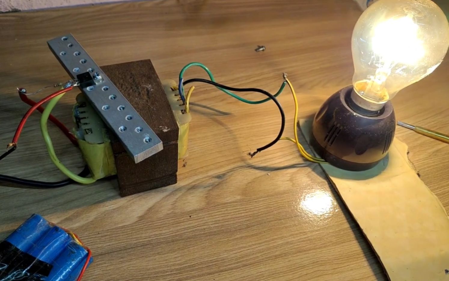 旧电脑上的变压器改装12V至220V的逆变器