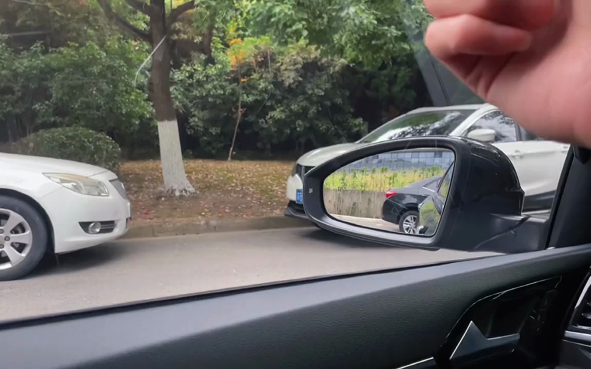 大众速腾的车门排水孔和油箱盖的排水孔!