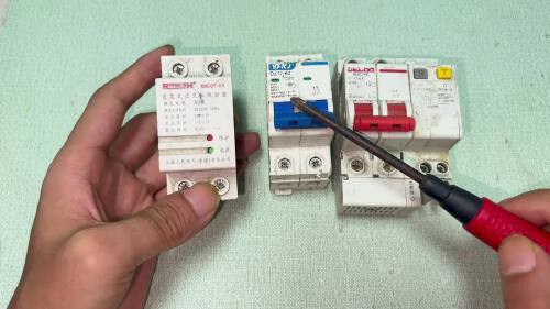 过欠压保护器:配电箱有了空气开关,也有漏电开关,有必要安装吗