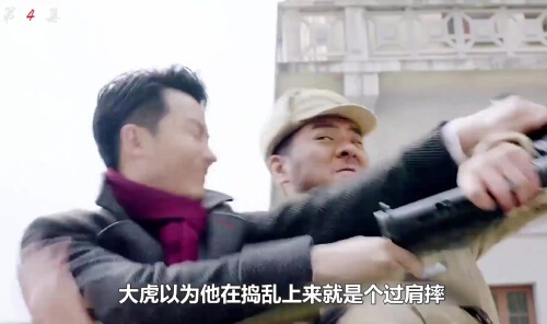 小伙只是看了一眼垃圾堆里的牛皮纸,就知道有人要放火烧档案室