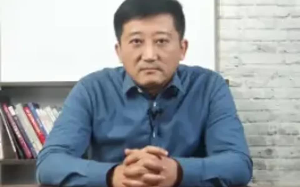 中枢延伸视角和同级别分解视角的区别是什么?