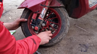 电动车真空胎跑气怎么办?师傅教你2分钟就可修好故障,直接骑行