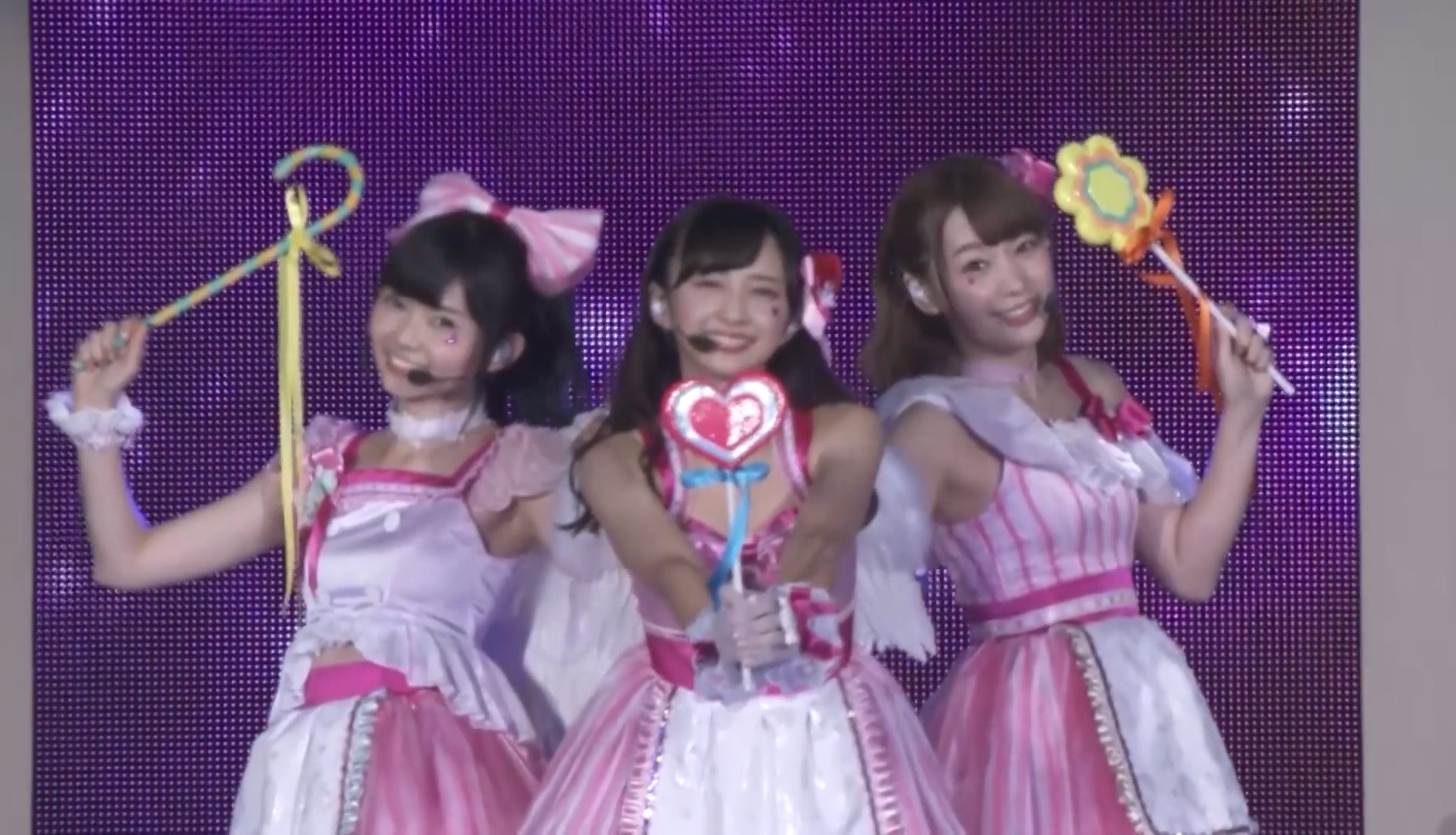 ...所以合体的机会还会有吗?大胆的编排让大家初听还以为是姐姐的solo...