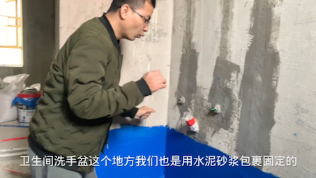 卫生间排水管完工,陆工讲解施工细节
