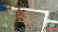 北京一老小区顶层自来水压不够,出水很小,装一个家用微型增压泵,果然...