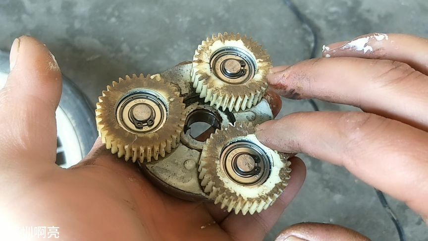 电动车锂电电机齿轮维修,成本不到10块钱就可以帮你维修好全过程
