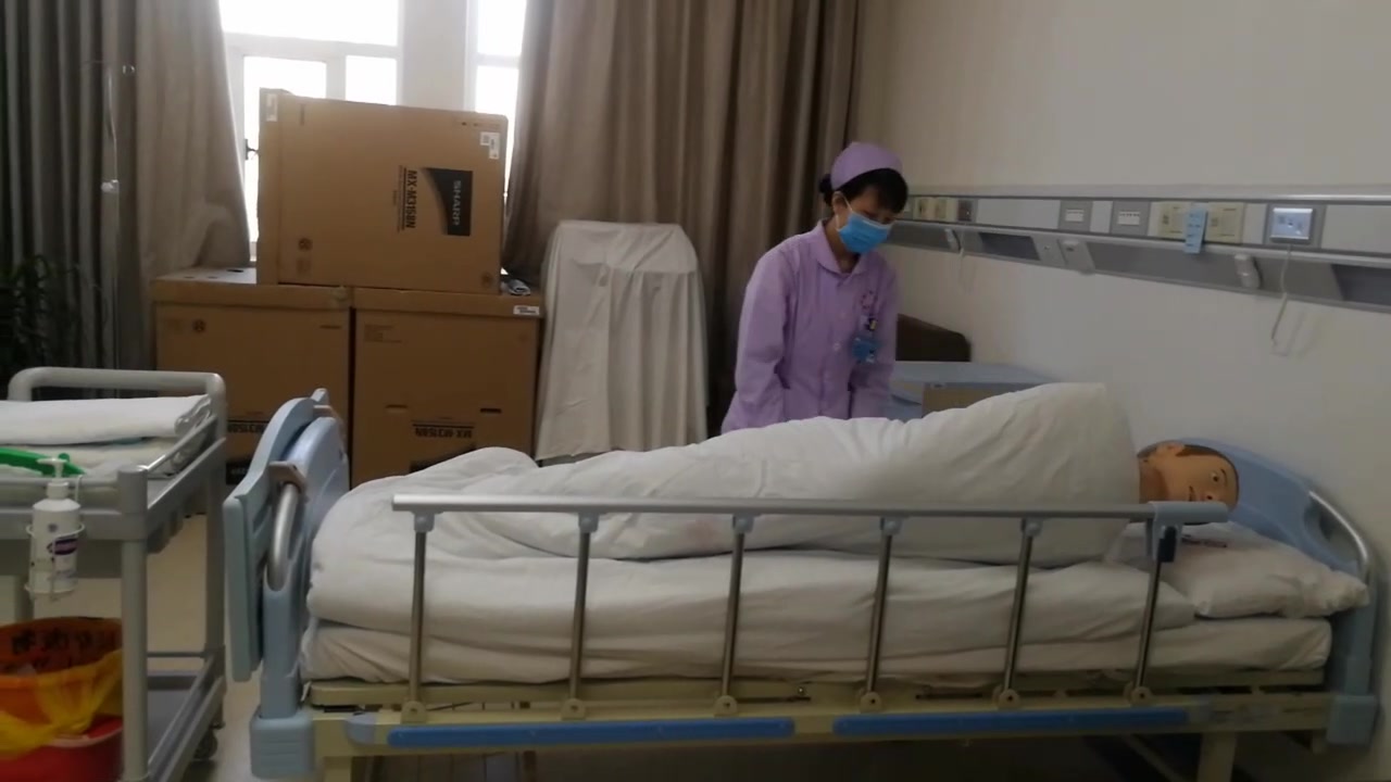 《卧床患者更换床单技术操作》