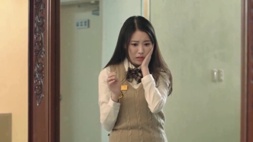 女孩用美颜软件P图,结果发现自己越P越美