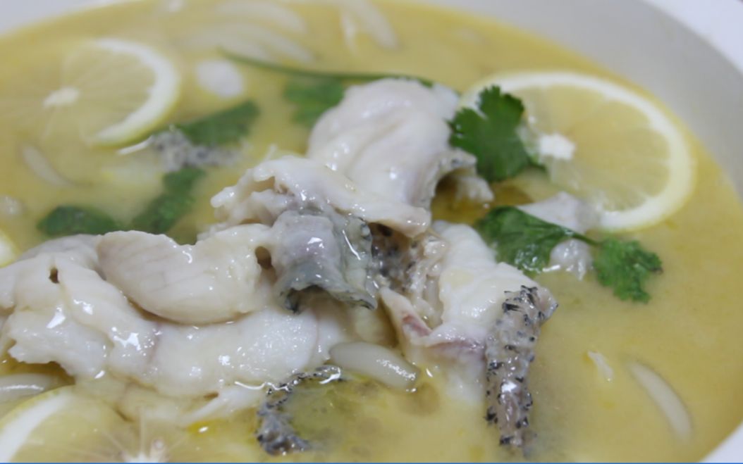 别再做酸菜鱼了,柠檬鱼的家庭做法,酸爽嫩滑吃一口,口水流一地