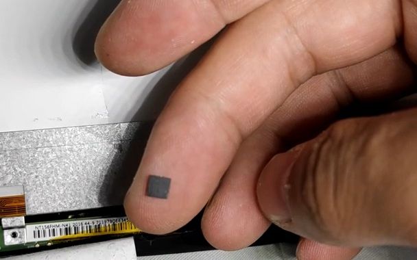 戴尔笔记本电脑屏幕背光灯闪烁,一开始变暗,后来老是闪,换一块屏太贵...