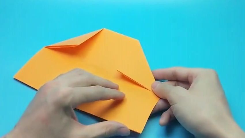简单的笔筒手工折纸,几个基础步骤就能做出来,小朋友也能看懂
