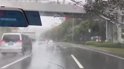 雨刮器刮不干净越刮越模糊教你修复绝招4个技巧前挡干净如初