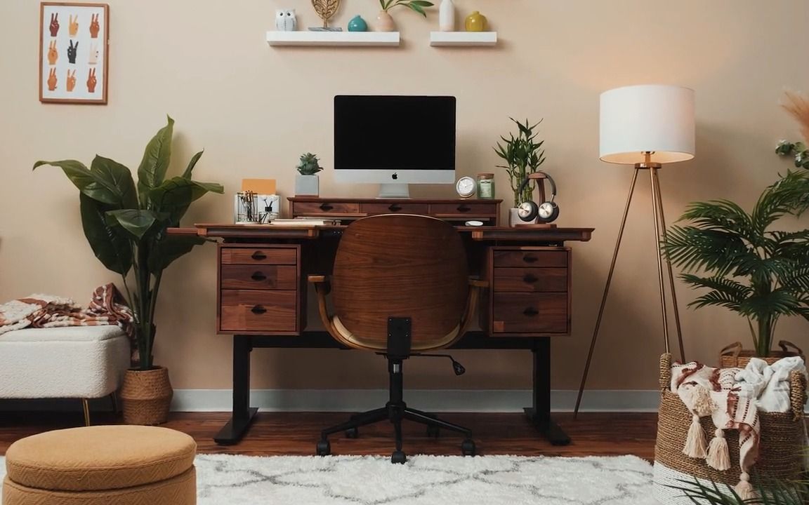 ...Modular Desk—— 一个创新的、功能丰富的工作和娱乐空间的办公桌