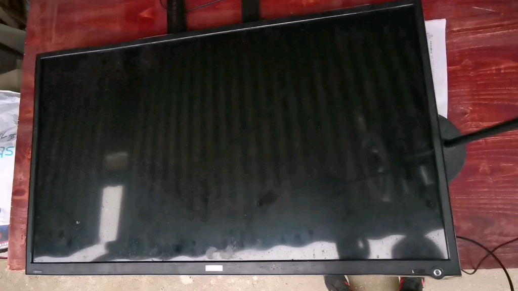 TCL液晶电视灯条故障,开屏换灯条,把开屏工具刀装在里面怎么办
