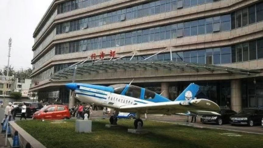 民航总医院遇袭医生抢救18小时后不幸去世,暴力伤医事件值得深思
