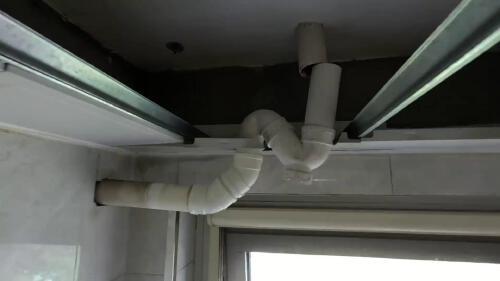 厨房排水管漏水,这下水管漏水怎么接?碰到硬茬子了,这活到底谁干的?