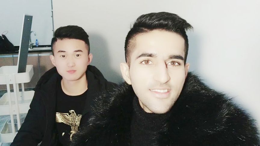 语言不通如何交流?巴铁小哥和中国同学尝试软件对话,能成功吗?